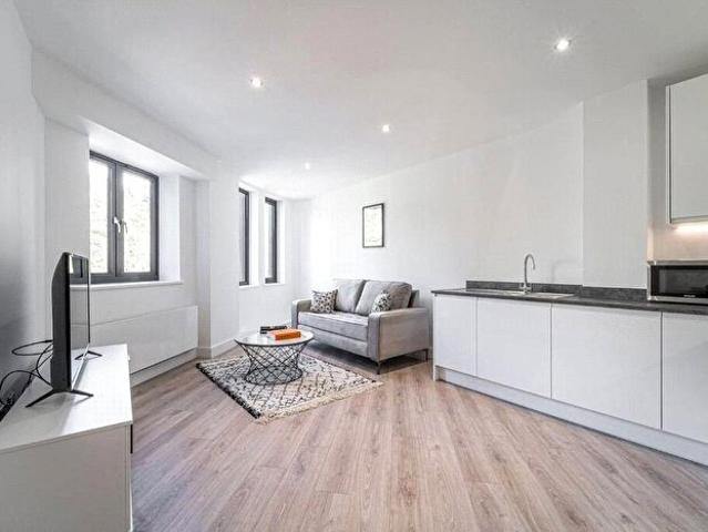 Apartment To Rent In Broadoaks, Streetsbrook Road, Solihull, West Midlands, B91