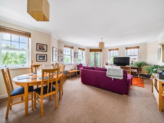 apartment to rent in Bromley Road, Catford, London, SE6