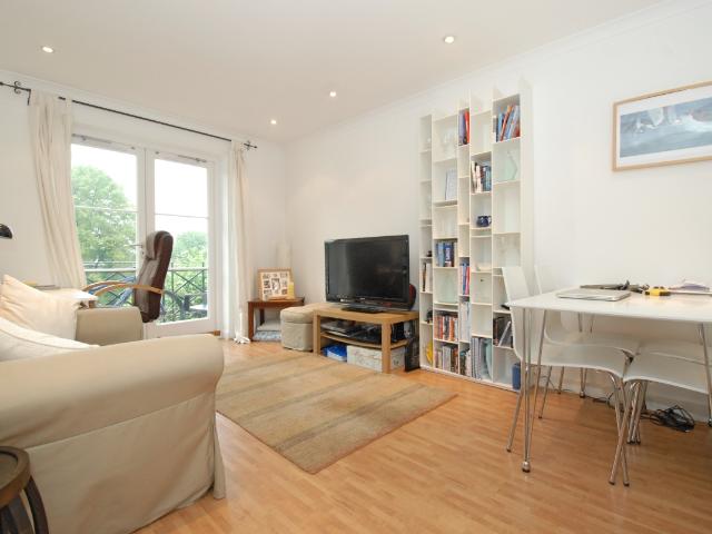 apartment to rent in Brompton Park Crescent, London, SW6