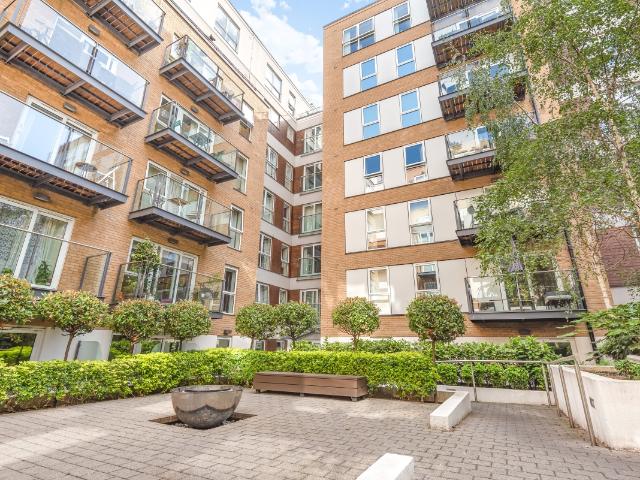 apartment to rent in Bromyard Avenue, Acton, London, W3