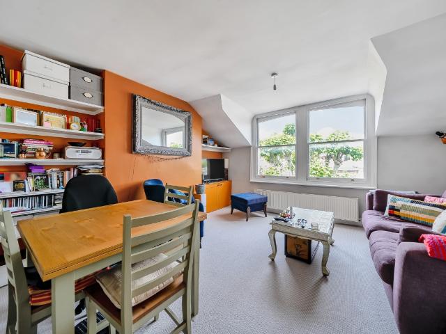 apartment to rent in Brondesbury Villas, London, NW6