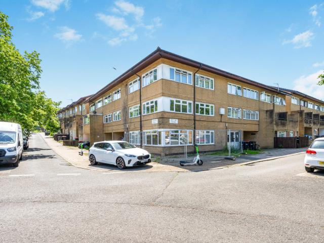 Apartment to rent in Bramble Avenue, Conniburrow, Milton Keynes, Buckinghamshire, MK14 | Leaders