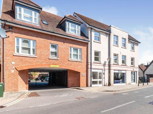 Apartment to rent in Bridge Street, Hitchin, Hertfordshire, SG5 | Leaders