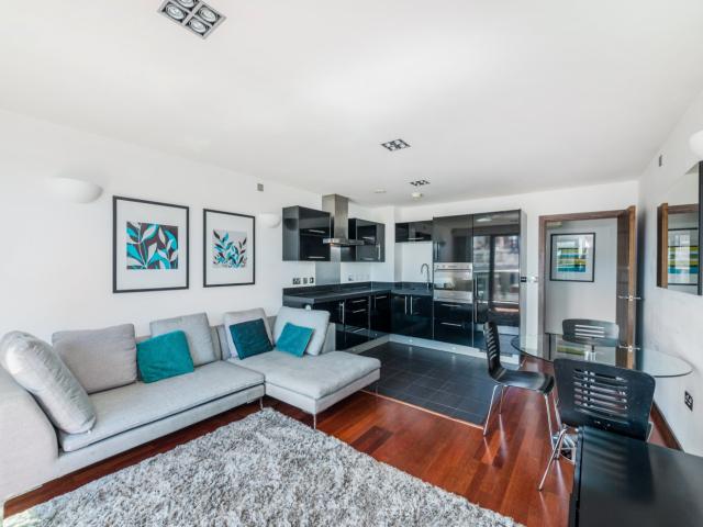 apartment to rent in Bridges Court Road, London, SW11