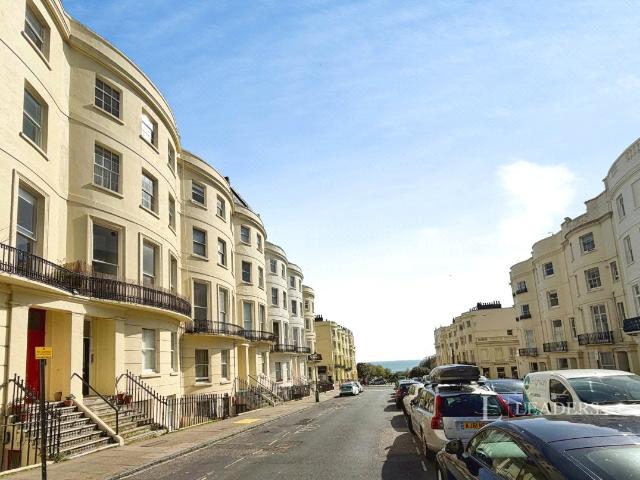 Apartment to rent in Brunswick Place, Hove, BN3 | Leaders