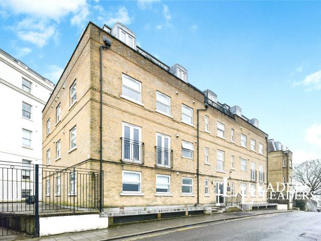 Apartment to rent in Buckingham Place, Brighton, East Sussex, BN1 | Leaders