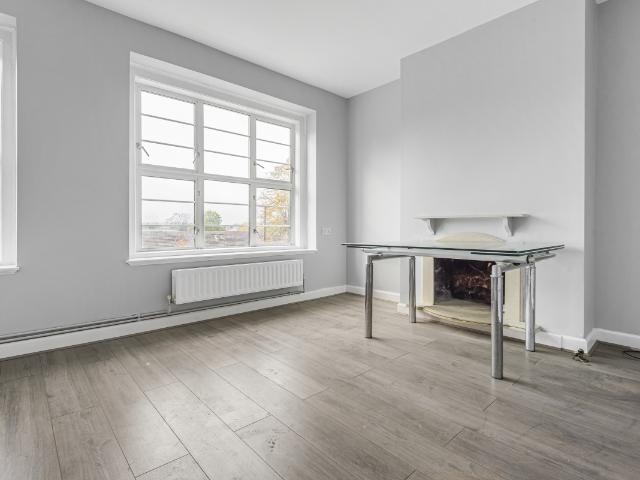 apartment to rent in Burnt Ash Hill, London, SE12