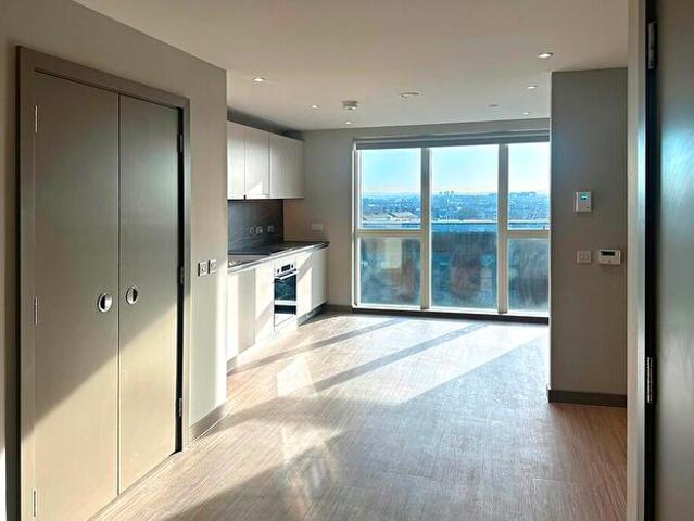 Apartment To Rent In Candleriggs, Trongate, Glasgow, G1