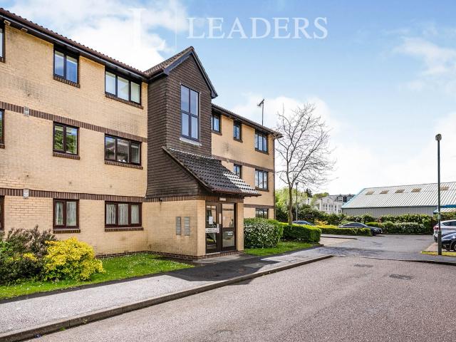 Apartment to rent in Canons Close, Reigate, RH2 | Leaders