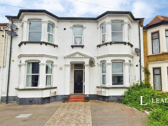 Apartment to rent in Central Avenue, Southend on Sea, Essex, SS2 | Leaders