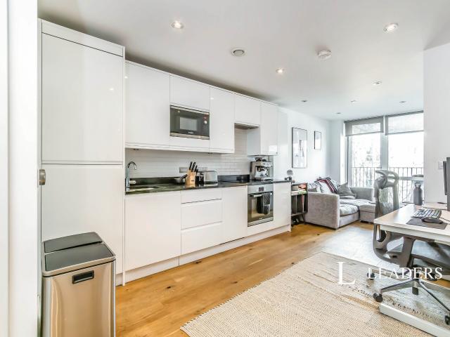Apartment to rent in Central Cross Apartments, 2 South End, Croydon, CR0 | Leaders