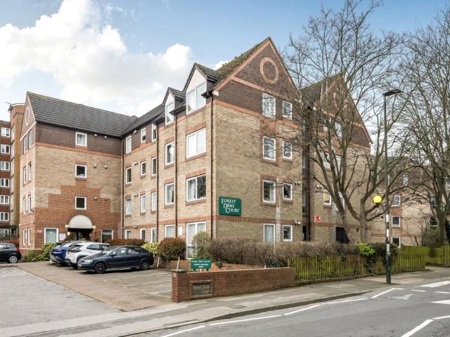 Apartment to rent in Cedar Road, Sutton, SM2 | Leaders