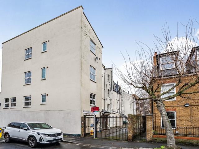 apartment to rent in Choumert Road, Peckham, London, SE15