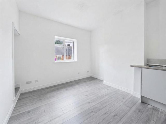 apartment to rent in Chapel Road, Grassmoor, Chesterfield