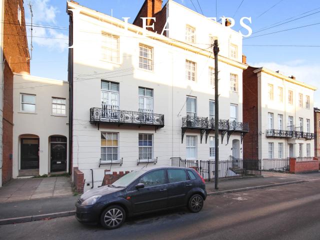 Apartment to rent in Charlotte Street, Leamington Spa, Warwickshire, CV31 | Leaders