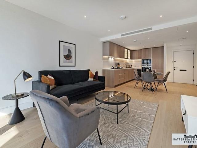 Apartment to rent in Chartwell House, Prince of Wales Drive, SW11