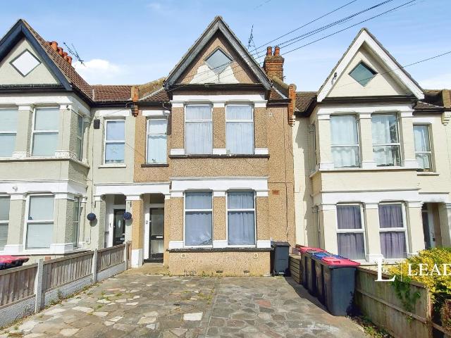 Apartment to rent in Cheltenham Road, Southend on Sea, Essex, SS1 | Leaders