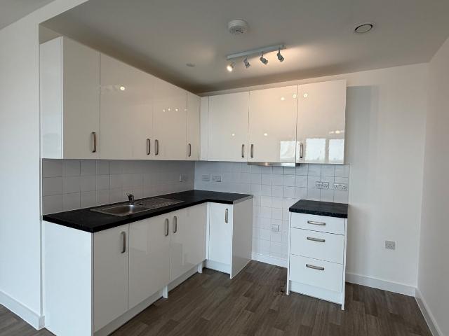 apartment to rent in Chequers Lane, Dagenham, RM9