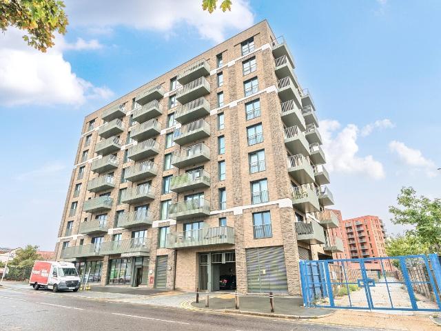 apartment to rent in Chequers Lane, Dagenham, RM9