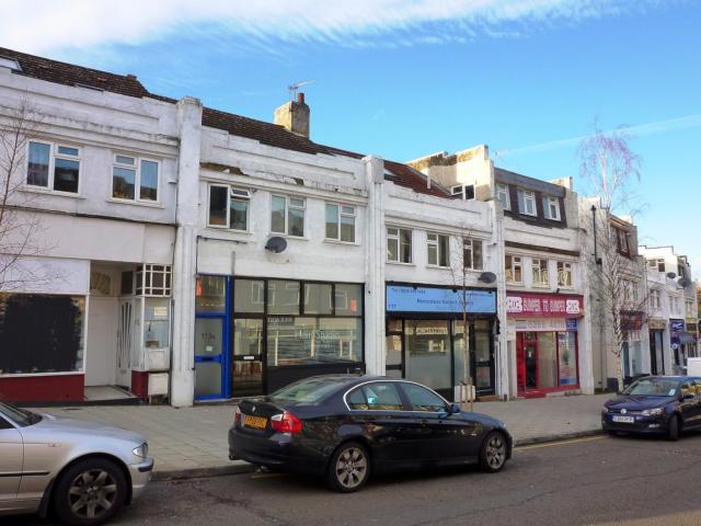 Apartment to rent in Chiltern Drive, Surbiton, KT5 | Leaders