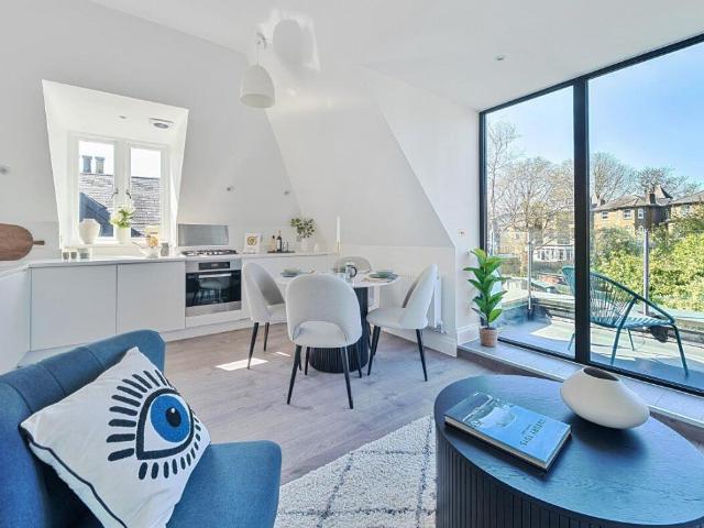 apartment to rent in Church Rise, London, SE23