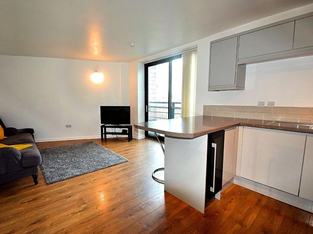 apartment to rent in City Point 2, Chapel Street, Salford, M3 6EU