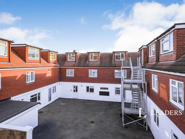 Apartment to rent in Commercial Road, Eastbourne, BN21 | Leaders