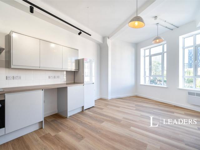 Apartment to rent in Commercial Road, Portsmouth, Hampshire, PO1 | Leaders