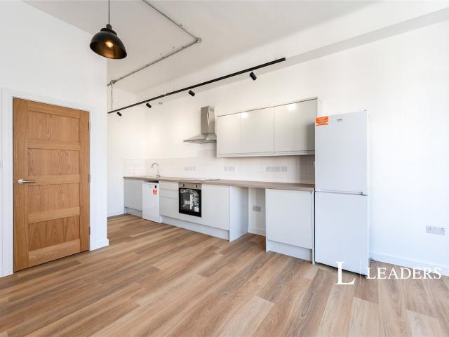 Apartment to rent in Commercial Road, Portsmouth, Hampshire, PO1 | Leaders