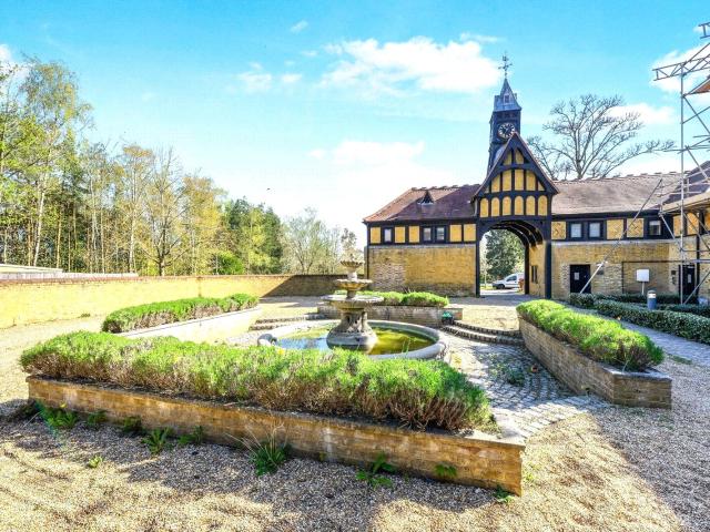 Apartment to rent in Cormongers Lane, Nutfield, Redhill, Surrey, RH1 | Leaders