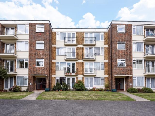 apartment to rent in Court Downs Road, Beckenham, Kent, BR3