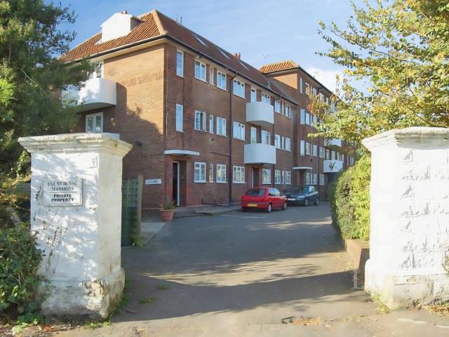 Apartment to rent in Court House Mansions, Eastway, Epsom, KT19 | Leaders