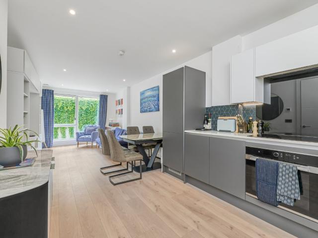 apartment to rent in Clapham Road, Clapham, London, SW9