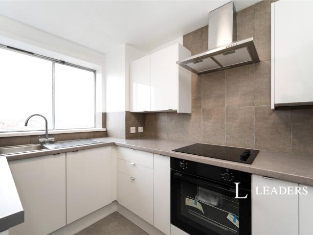 Apartment to rent in Clarendon Road, Southsea, Hampshire, PO4 | Leaders