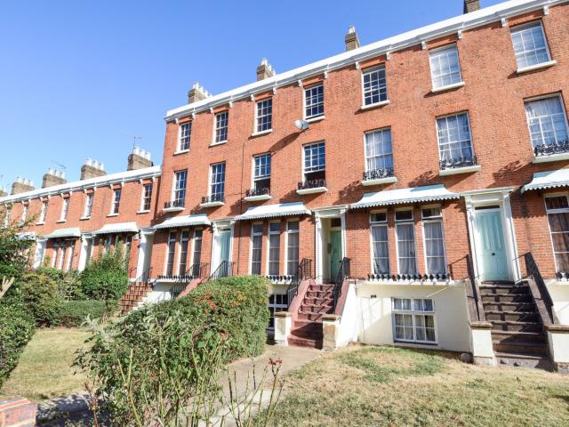 apartment to rent in Clifton Crescent, Peckham, London, SE15