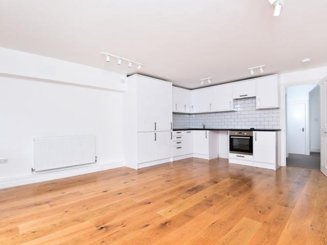 apartment to rent in Crowborough Road, London, SW17