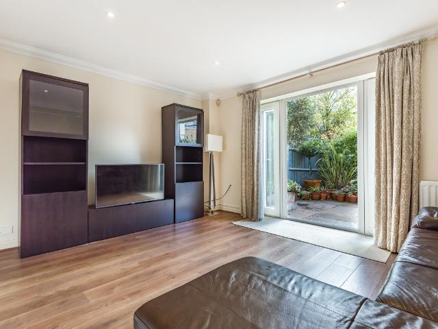 apartment to rent in Crescent Lane, London, SW4