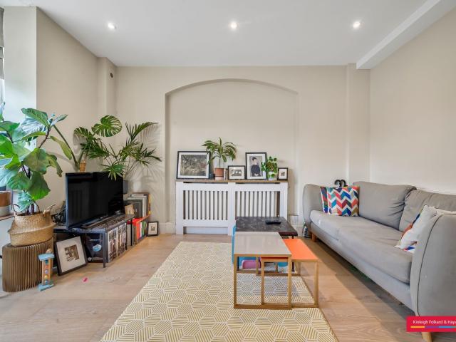apartment to rent in Cricklewood Broadway, London, NW2