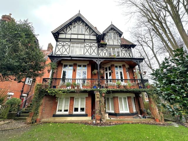 apartment to rent in Crystal Palace Park Road, Upper Sydenham, London, SE26