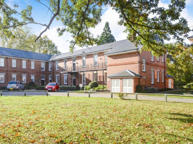Apartment to rent in Dartford Court, Glanville Way, Epsom, KT19 | Leaders
