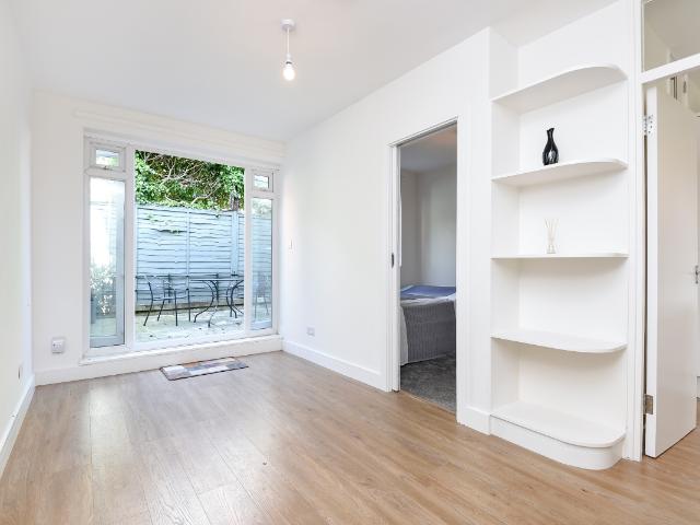 apartment to rent in Dray Gardens, Brixton, London, SW2