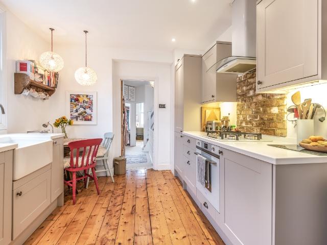 apartment to rent in Duntshill Road, London, SW18