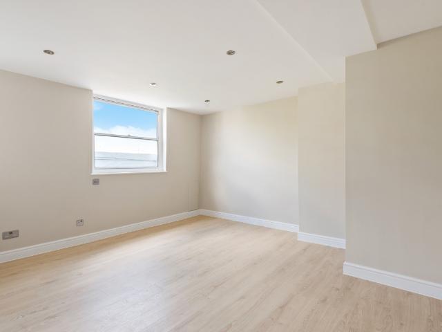 apartment to rent in Earls Court Road, Earls Court, London, W8