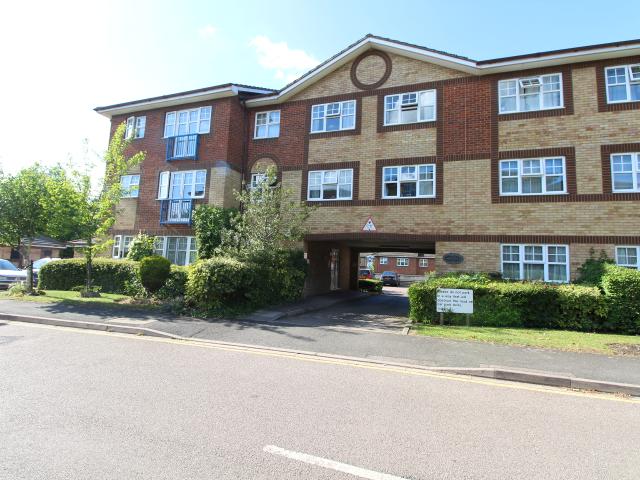 Apartment to rent in Earls Meade, Luton, Bedfordshire, LU2 | Leaders