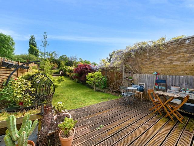 apartment to rent in Earlsfield Road, London, SW18