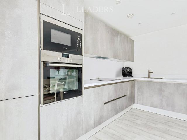 Apartment to rent in Edward Court, Eden Road, Dunton Green, Sevenoaks, TN14 | Leaders