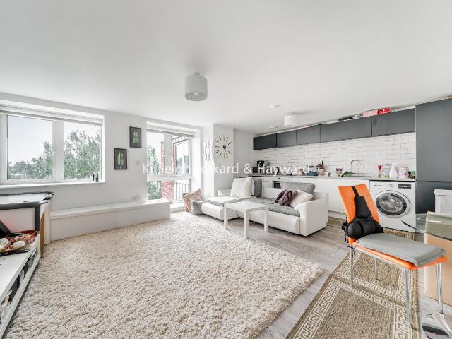 apartment to rent in Elmfield Road, Bromley, Kent, BR1