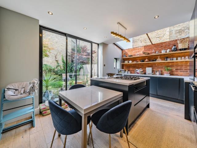 apartment to rent in Elms Crescent, London, SW4