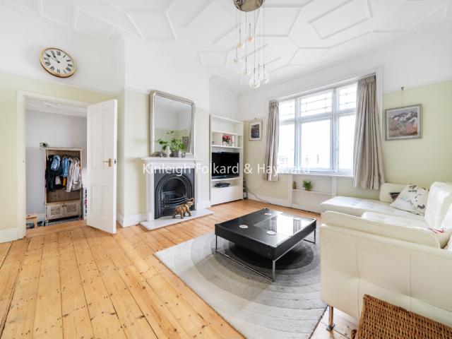 apartment to rent in Emanuel Avenue, Acton, London, W3