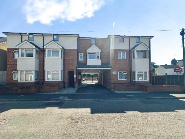 Apartment to rent in Empress Road, Luton, Bedfordshire, LU3 | Leaders